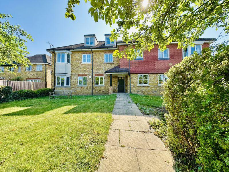 Windmill Lane, Epsom 2 bed apartment - £1,650 pcm (£381 pw)