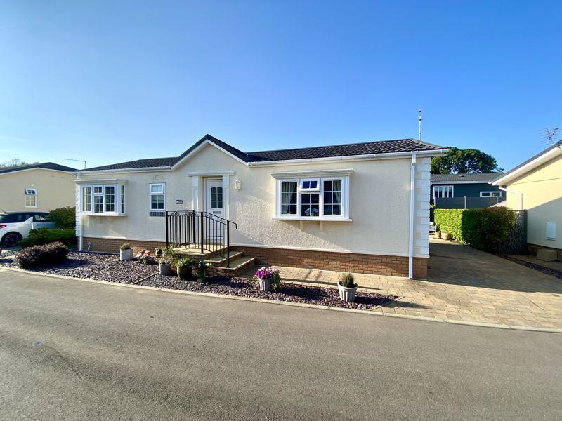 Southwick Road, Fareham PO17 2 bed park home for sale - £265,000