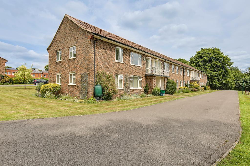 Sanderstead Court, Addington Road... 2 bed maisonette for sale - £385,000