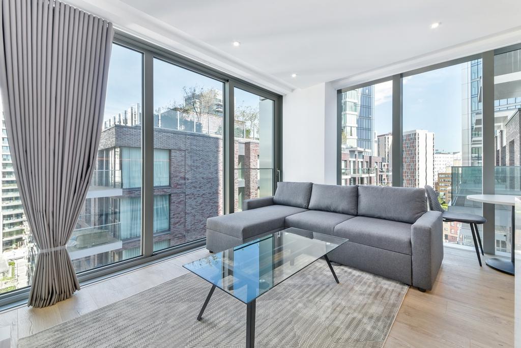 Piazza Walk, Aldgate, London, E1 Studio - £2,492 pcm (£575 pw)