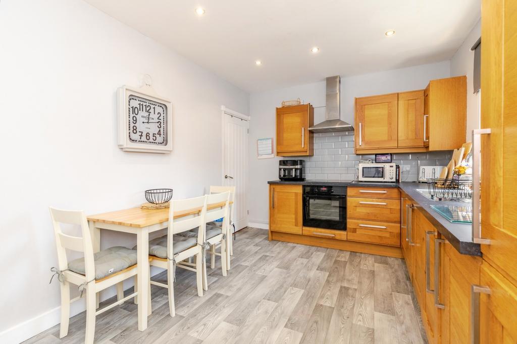 Corporation Road, Kent ME7 2 bed terraced house for sale - £250,000
