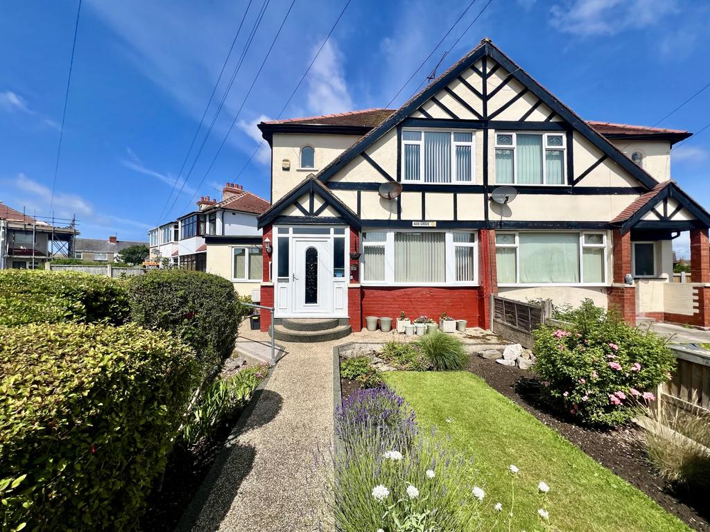 Kew Grove, Cleveleys FY5 4 bed semi-detached house for sale - £175,000