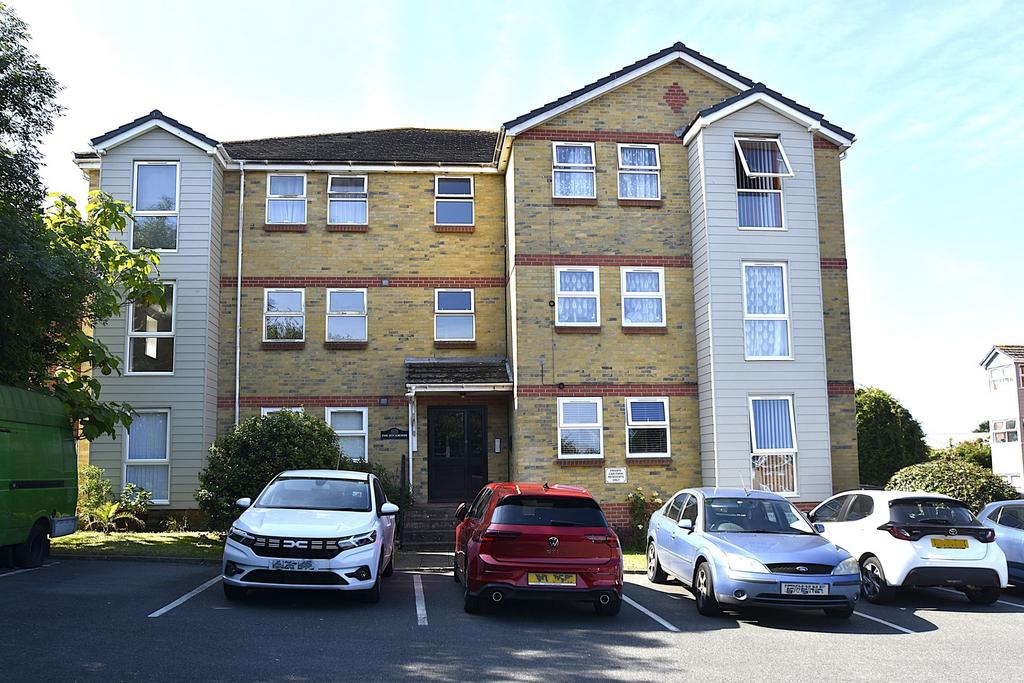 Slade Road, Ryde PO33 2 bed flat - £725 pcm (£167 pw)