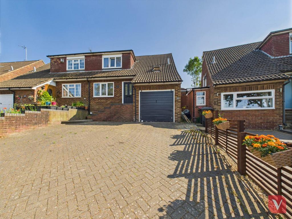 Chalton Heights, Luton LU4 4 bed semi-detached house for sale - £450,000