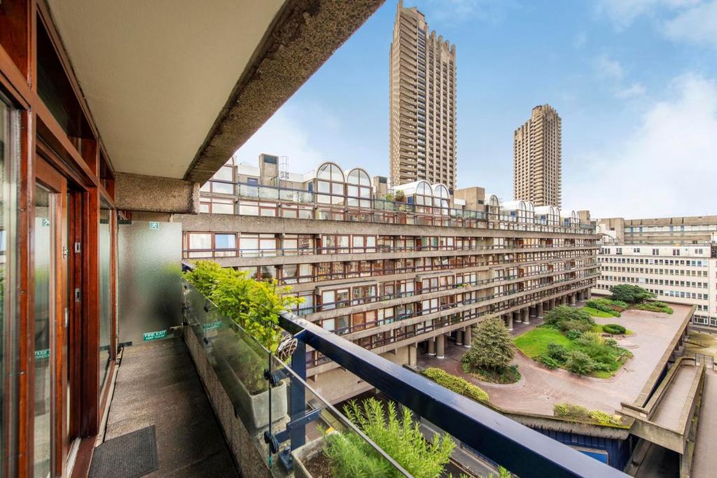 Barbican, London EC2Y Studio - £2,080 pcm (£480 pw)