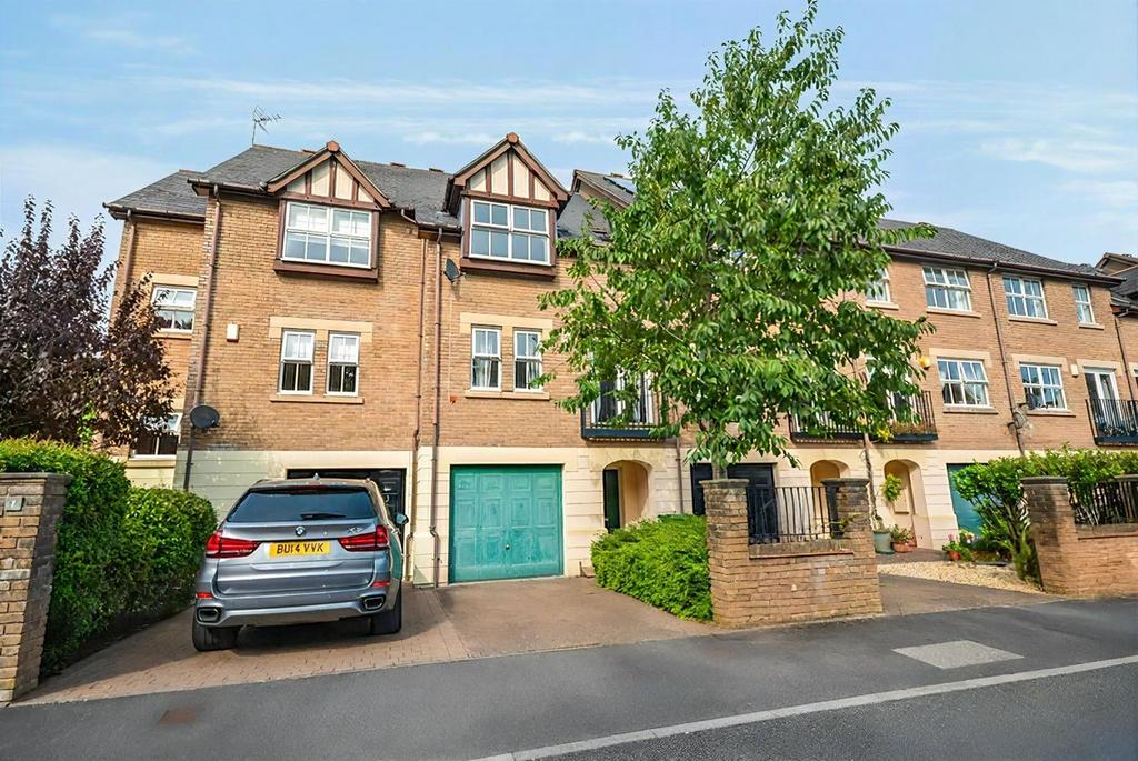 Cardiff, CF14 3 bed terraced house - £1,800 pcm (£415 pw)