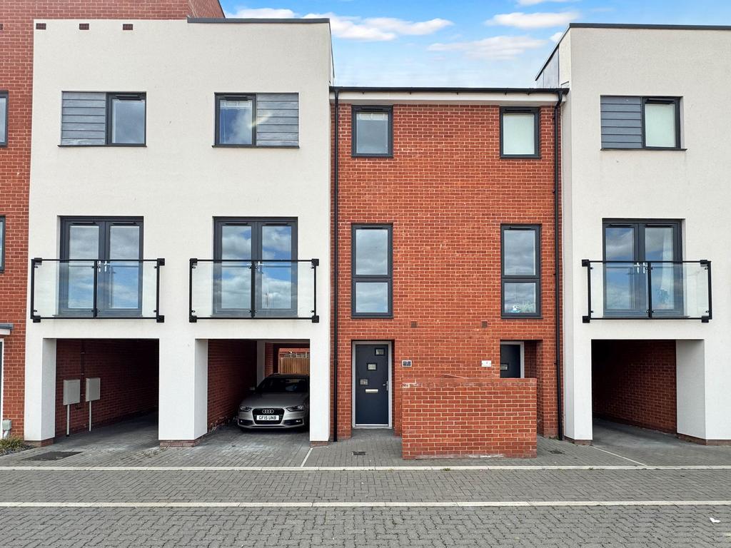 Washington Close, Ipswich, IP2 3 bed townhouse - £1,250 pcm (£288 pw)
