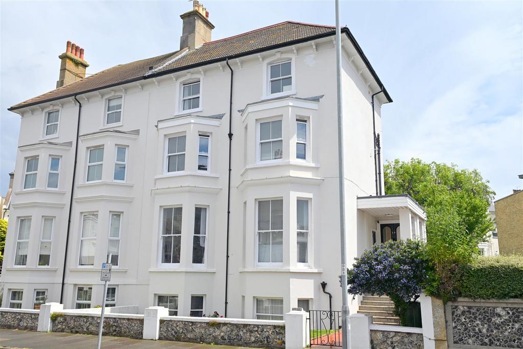 Chiswick Place, West of Town Centre... 2 bed flat for sale - £365,000