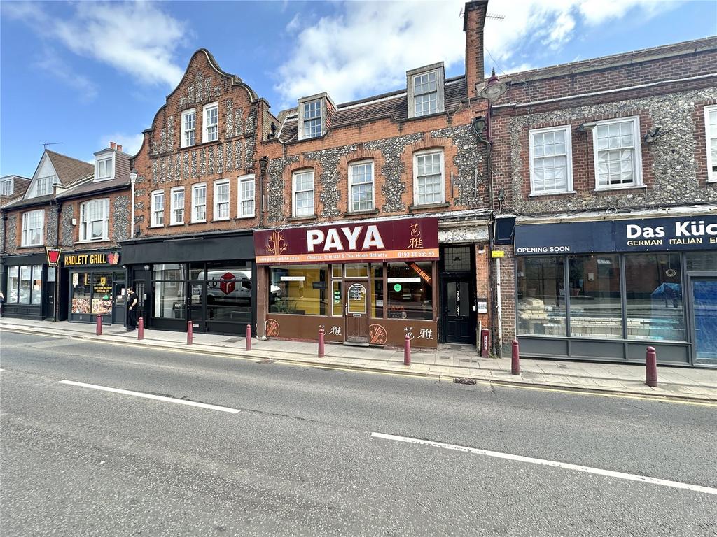 Watling Street, Radlett... 2 bed apartment to rent - £1,500 pcm (£346 pw)