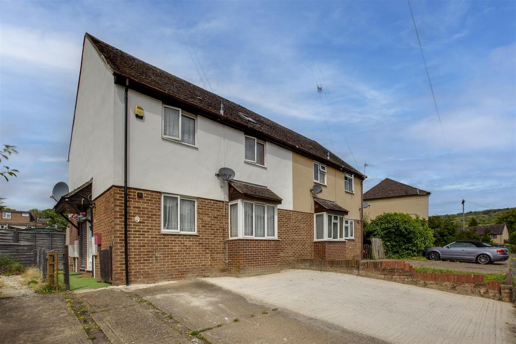 Buckingham Close, High Wycombe HP13 1 bed end of terrace house - £1,200 ...