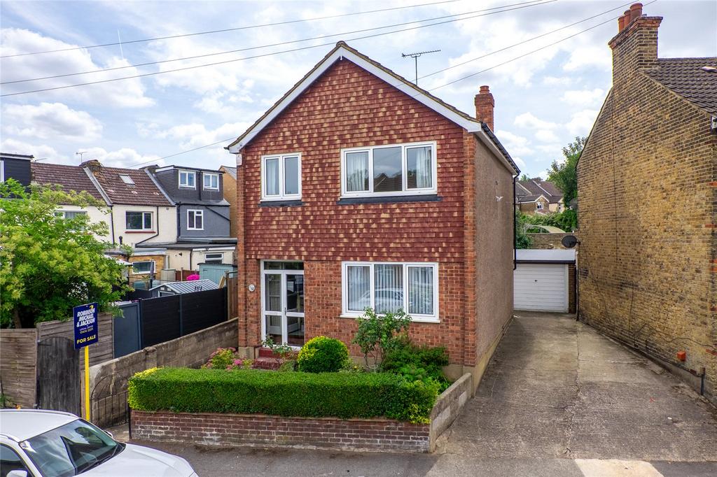 Raphael Road, Gravesend, Kent, DA12 3 bed detached house for sale - £325,000
