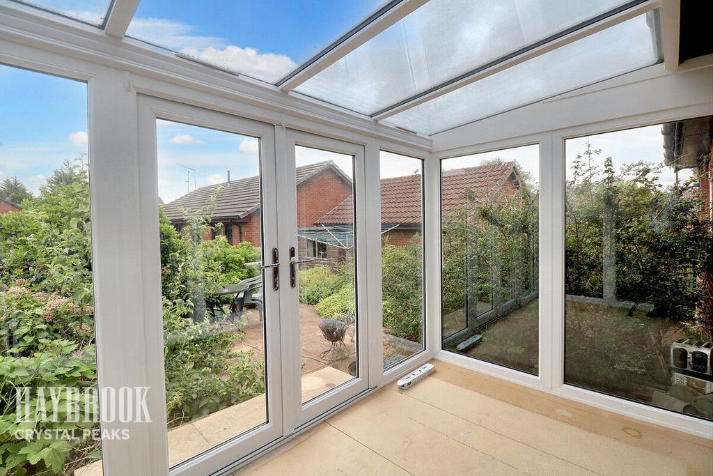 Lundwood Grove, Owlthorpe 2 bed detached bungalow for sale - £200,000