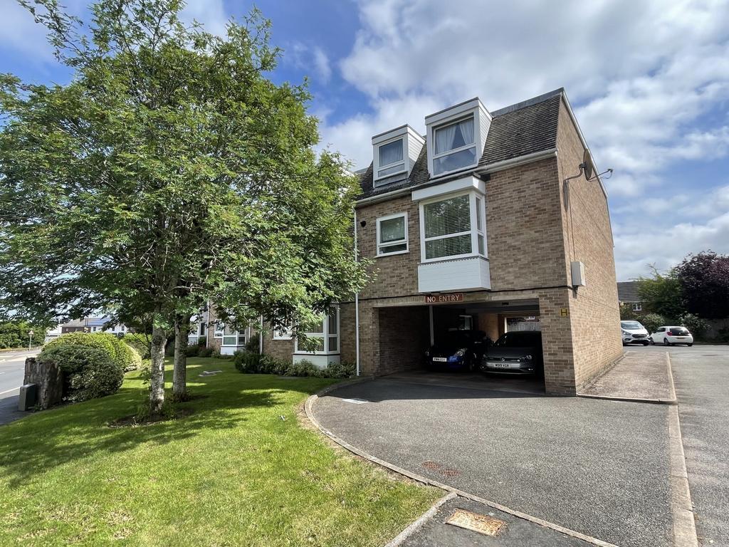 Church Road, Alphington, EX2 2 bed flat - £180,000
