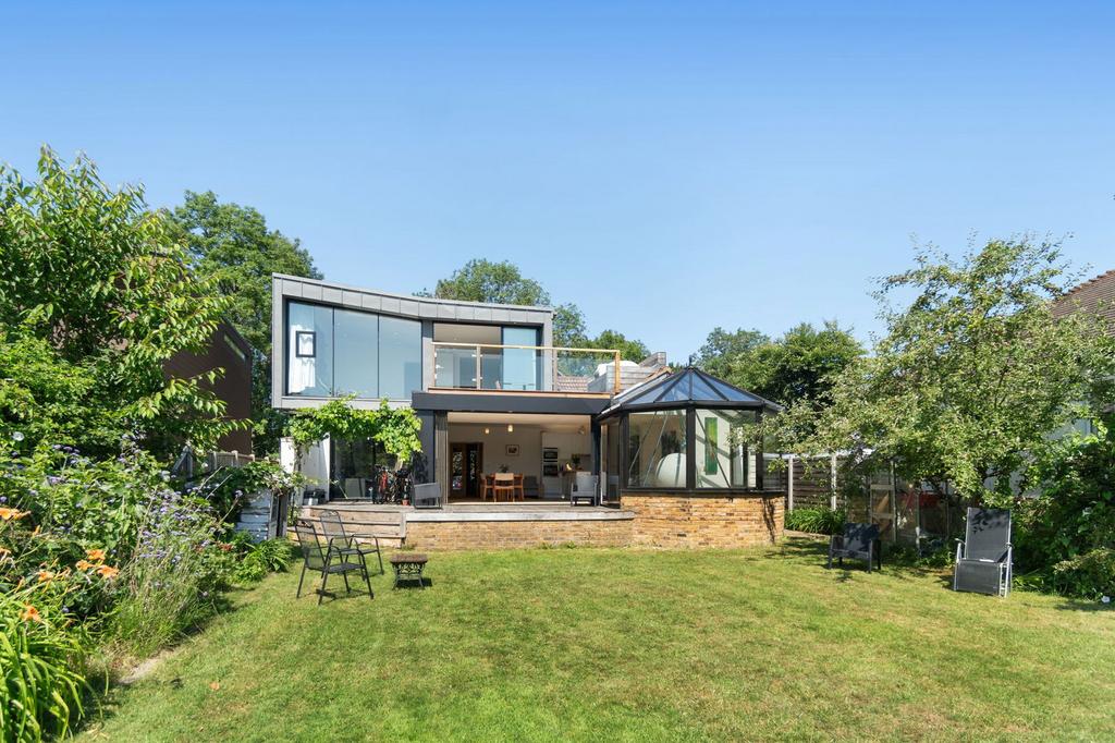 Hythe End Road, Staines-upon-thames TW19 6 bed detached house for sale ...