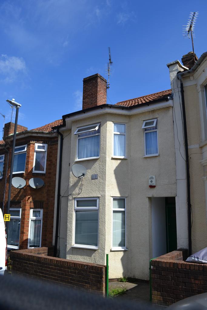 29 Eve Road Bristol BS5 0JX 4 bed terraced house to rent - £2,400 pcm (£554 pw)