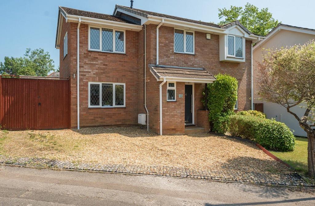 Bosville, Boyatt Wood, Hampshire, SO50 4 bed detached house - £500,000