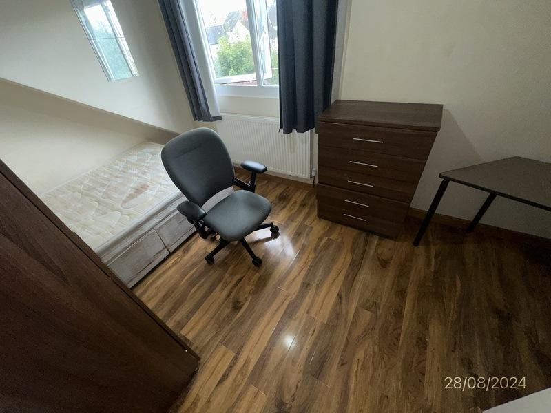 Richards Street, CF24 4DA 1 bed in a house share - £470 pcm (£108 pw)