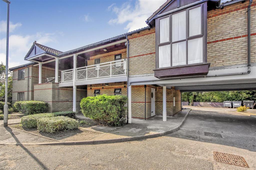 High Street, Longstanton, Cambridge 1 bed flat to rent - £925 pcm (£213 pw)