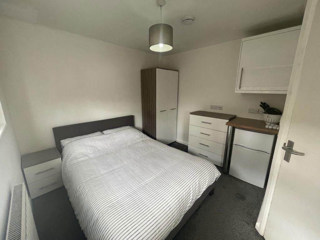 Uist Walk, Corby, NN17 2LZ 1 bed in a house share - £675 pcm (£156 pw)