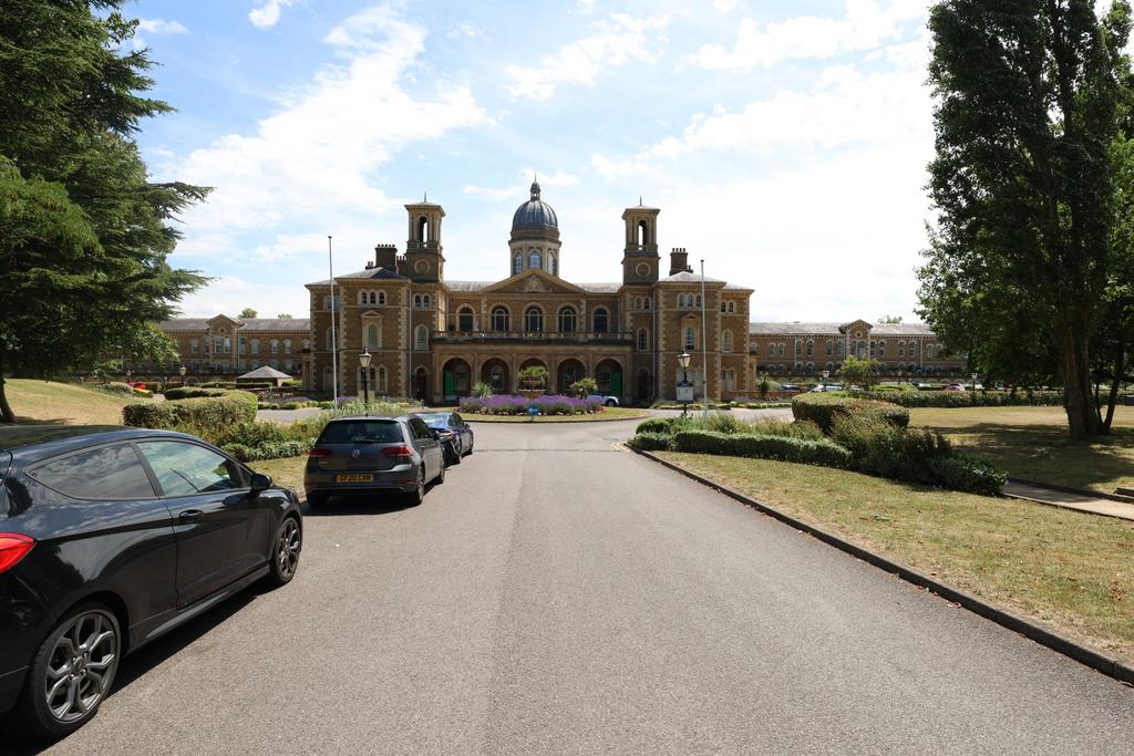 Princess Park Manor East Wing, Royal... 2 bed apartment to rent - £ ...