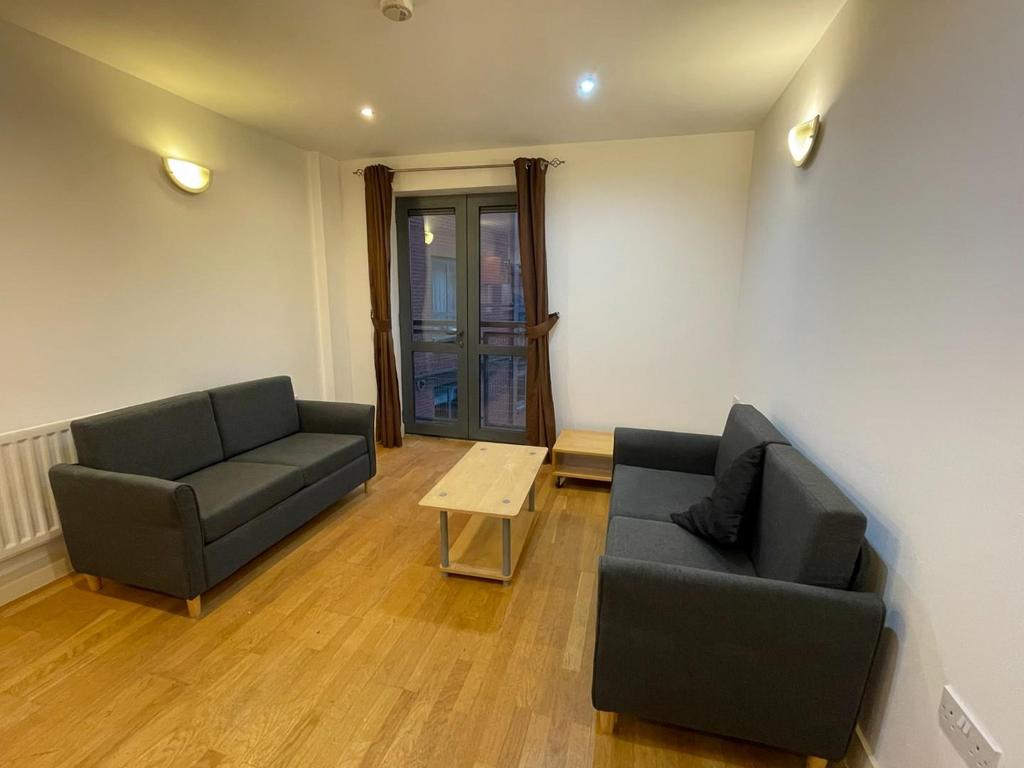Lake House, Ellesmere Street... 2 bed flat - £1,200 pcm (£277 pw)