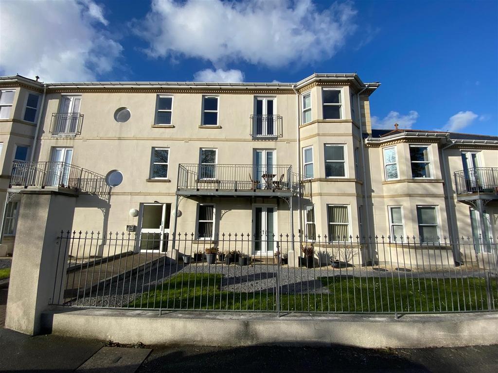 Ridge Park Road, Plympton PL7 2 bed apartment - £270,000