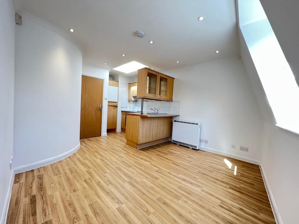 Kentish Town Road, London NW5 1 bed flat - £1,500 pcm (£346 pw)