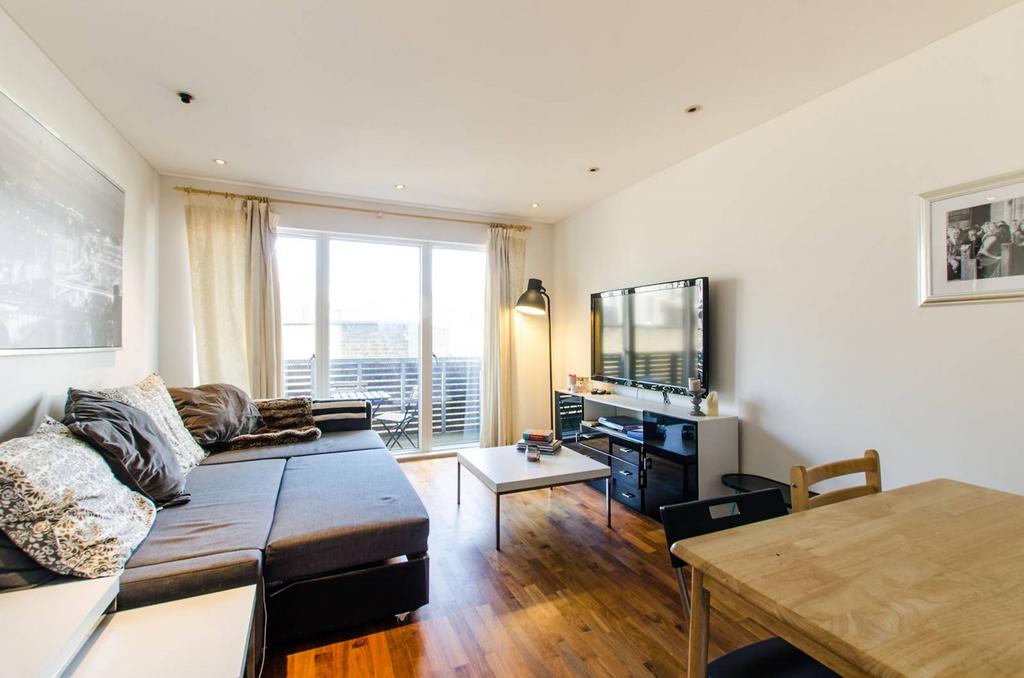 Balham Grove, Balham, London, SW12 2 bed flat to rent - £2,650 pcm (£ ...