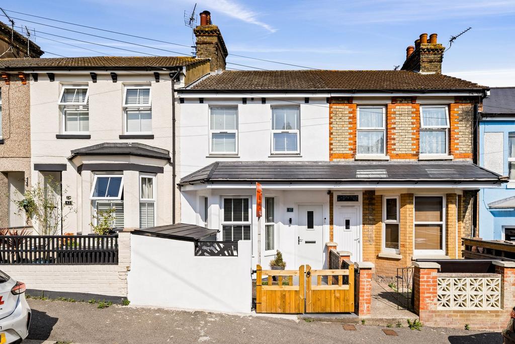 Kitchener Road, Elms Vale, Dover, CT17 3 bed terraced house for sale - £230,000