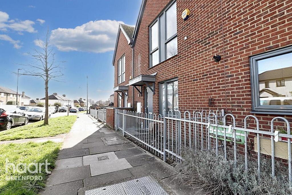 Windmill Lane, Greenford 3 bed terraced house for sale - £500,000