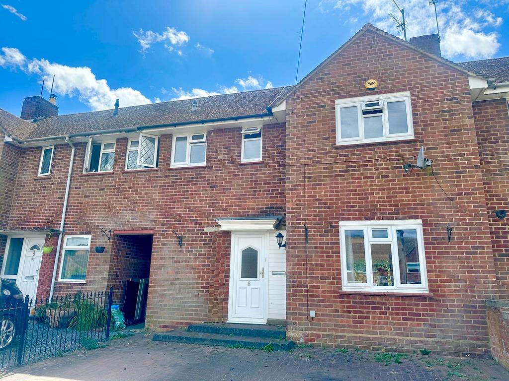 Dryden Road, Towcester, NN12 3 bed terraced house - £1,350 pcm (£312 pw)