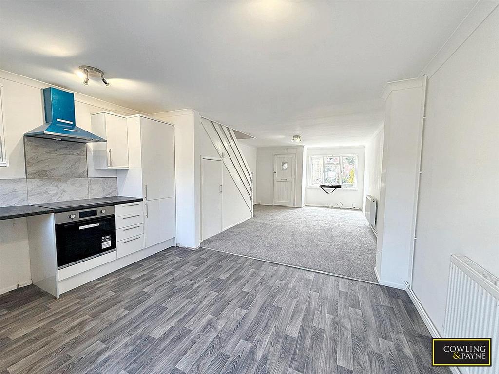 Fraser Close, Laindon West, Basildon 3 bed terraced house - £325,000
