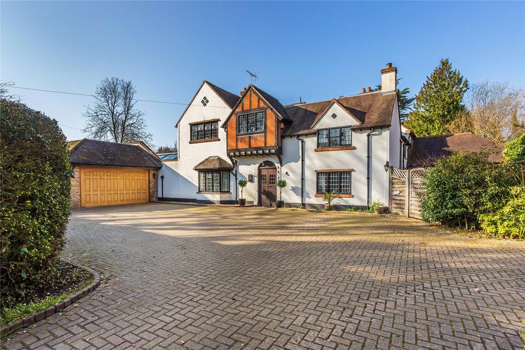 Kingfield Green, Surrey GU22 5 bed detached house - £1,300,000