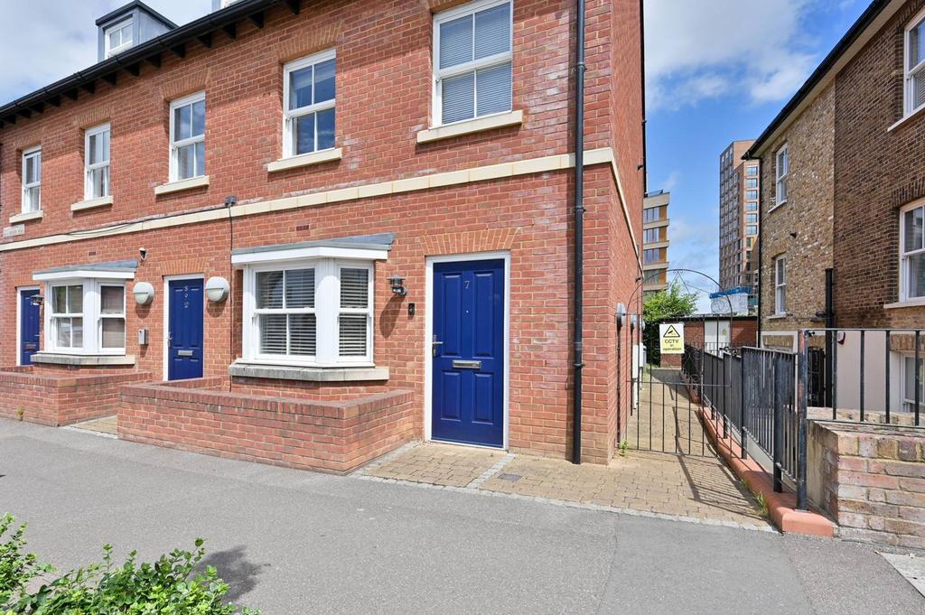Flat, 7 Brewery Mews, WD17 1RT... 1 bed flat to rent - £1,400 pcm (£323 pw)