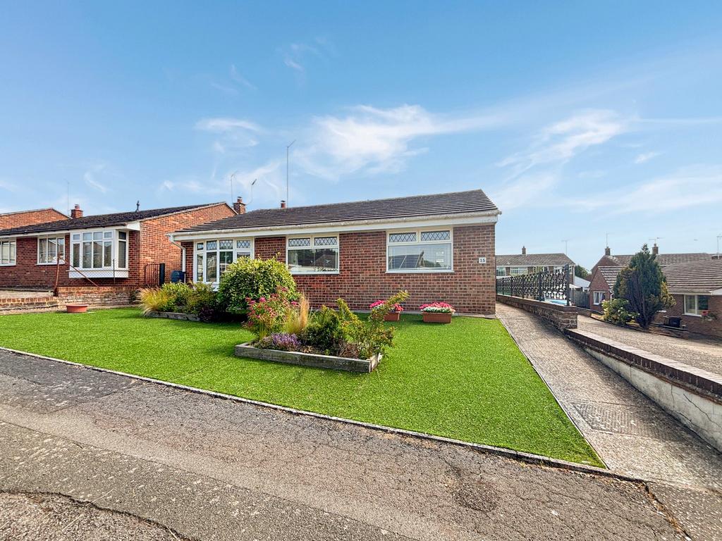 Milford Close, Wivenhoe, Colchester, CO7 3 bed detached bungalow for ...