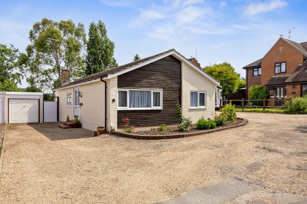 Oliver Road, Horsham, RH12 3 bed detached house - £525,000