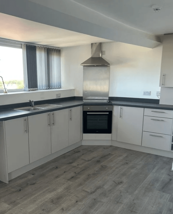 Waterway Avenue, SE13 2 bed flat - £1,750 pcm (£404 pw)