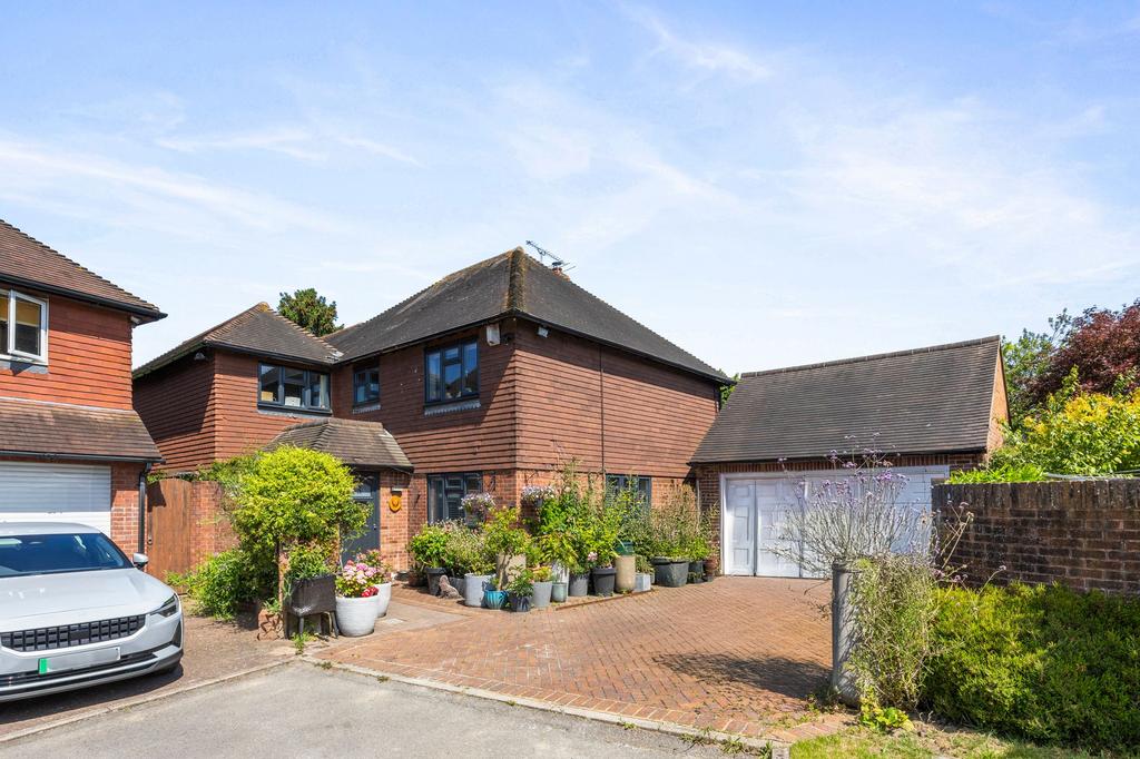 Kings Road, Horsham, RH13 6 bed detached house - £1,050,000
