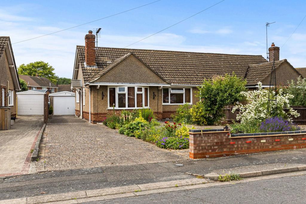 Robin Close, Kettering NN15 2 bed semi-detached house for sale - £260,000