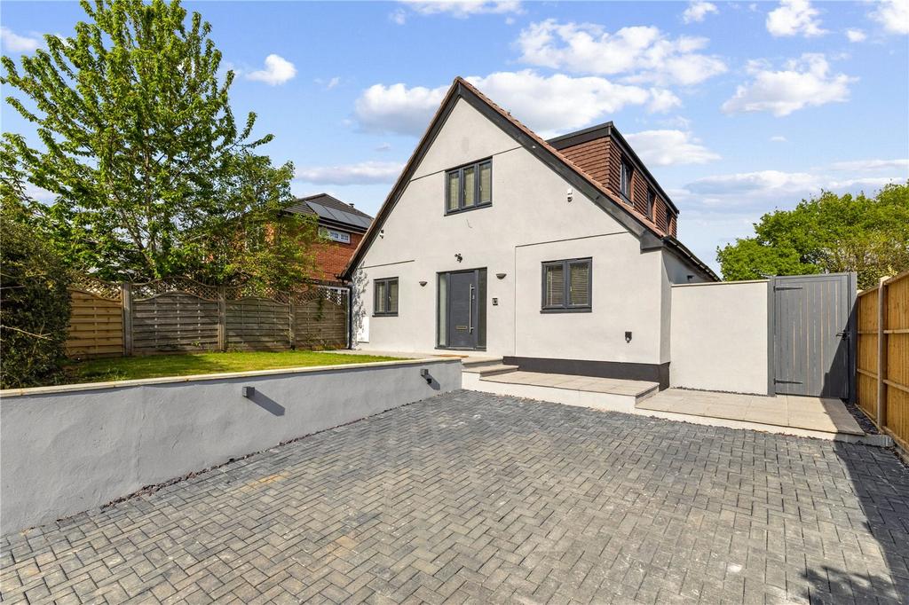Sandy Lane, Chobham, Woking, Surrey... 5 bed detached house to rent - £ ...