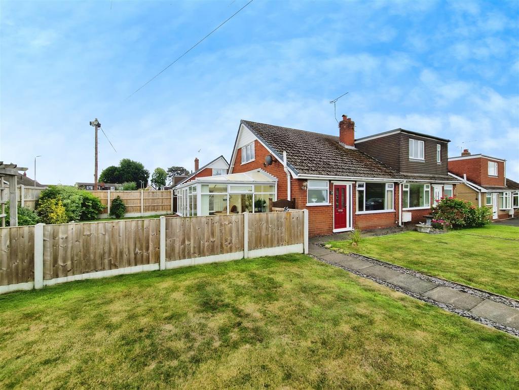 Kingsley Road, Haslington, Crewe 2 bed semi-detached bungalow - £250,000