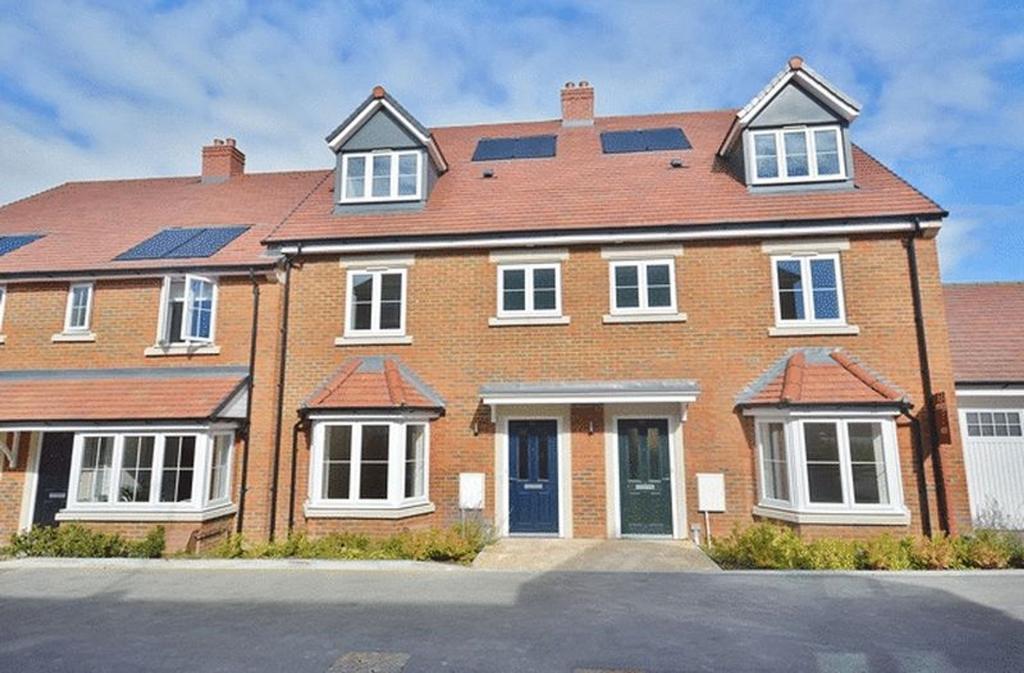 Goodearl Place, Princes Risborough HP27 3 bed terraced house - £2,200 ...