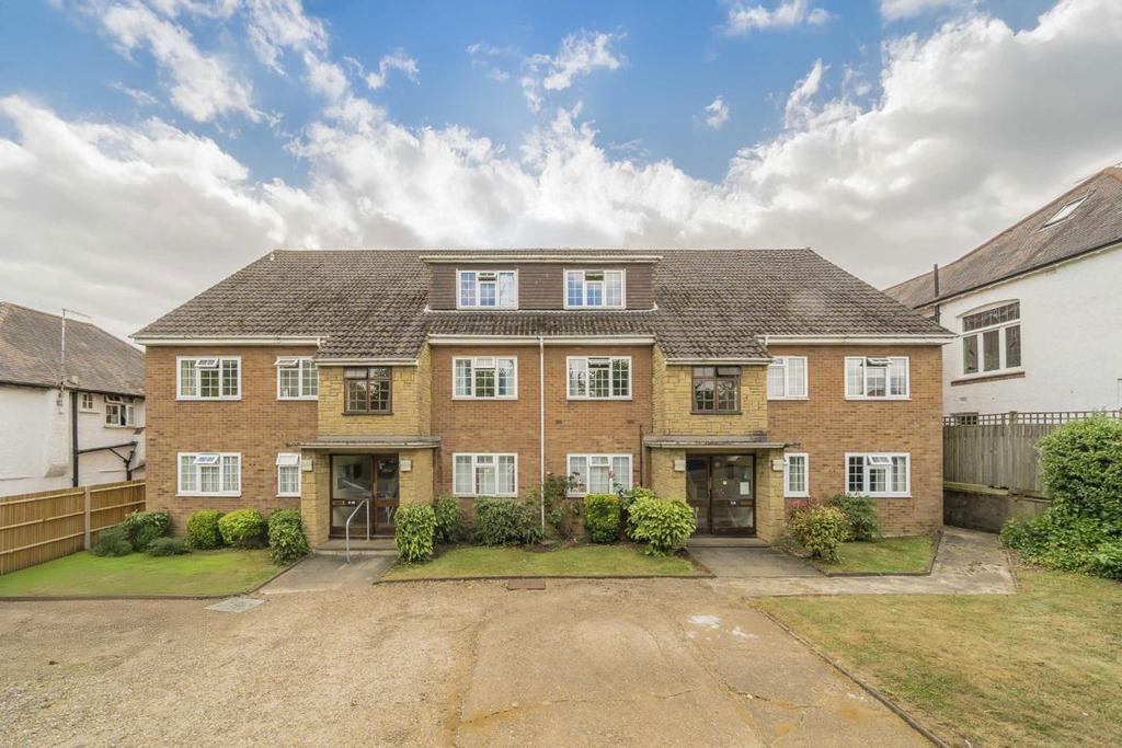 Torrington Park, London N12 2 bed flat for sale - £450,000