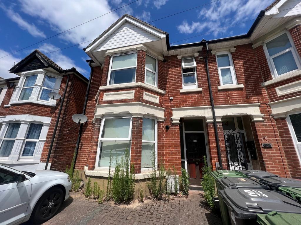Leigh Road, Hampshire SO50 1 bed flat - £850 pcm (£196 pw)