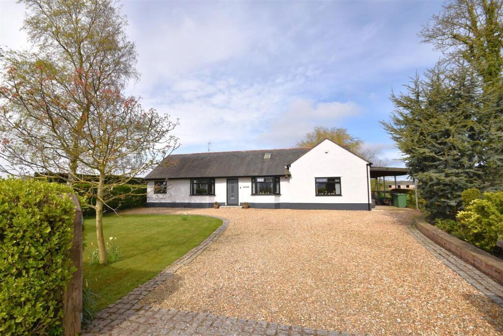 The Runnell, Neston, Cheshire, CH64 3TG 4 bed detached bungalow - £620,000