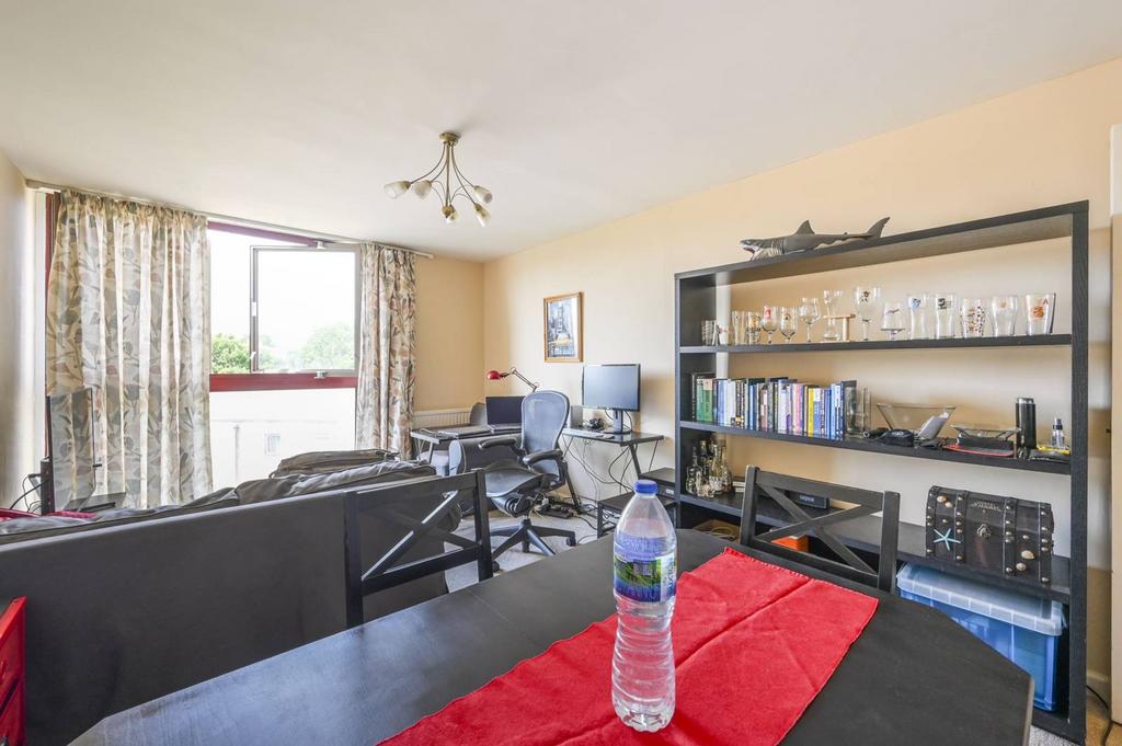 Asher Way, Wapping, London, E1W 1 bed flat to rent - £1,950 pcm (£450 pw)
