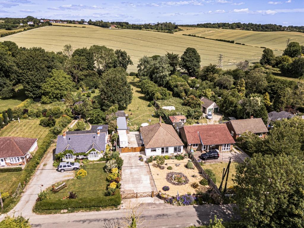 Crete Road West, Folkestone, CT18 3 bed detached bungalow for sale - £ ...