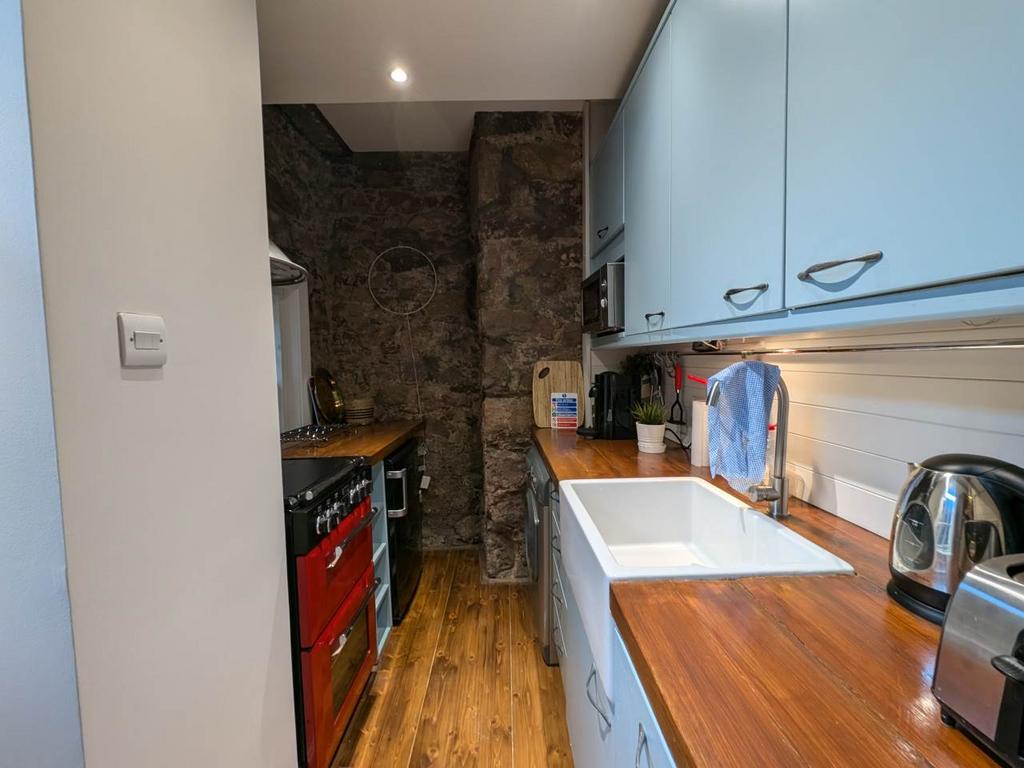North Bank Street, Edinburgh 1 bed flat to rent - £1,300 pcm (£300 pw)