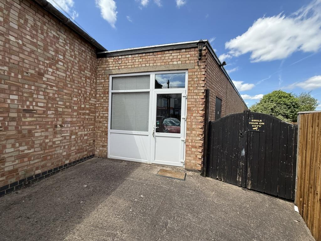 Factory Road, Hinckley... Office - £600 pcm (£138 pw)