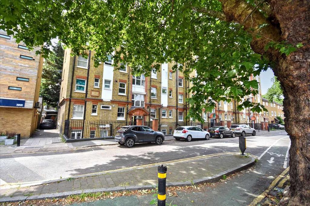 Dewsbury Court, Chiswick, Chiswick 1 bed flat - £1,647 pcm (£380 pw)